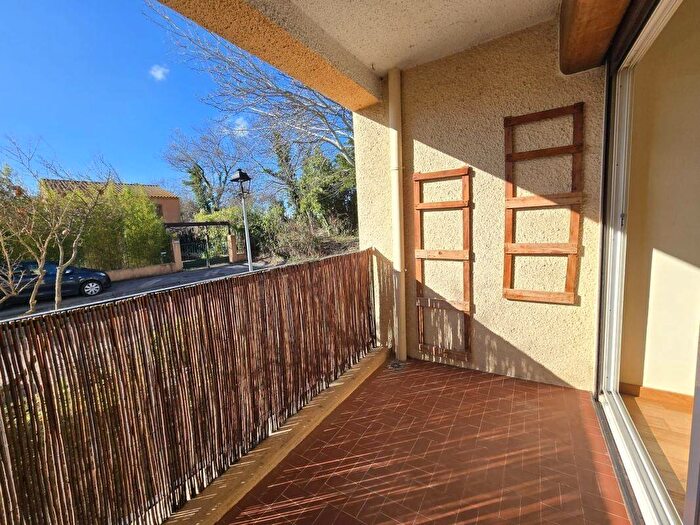 Appartement à louer - Les Lauzards, Salon-de-Provence - 2 pièces - 1 chambre