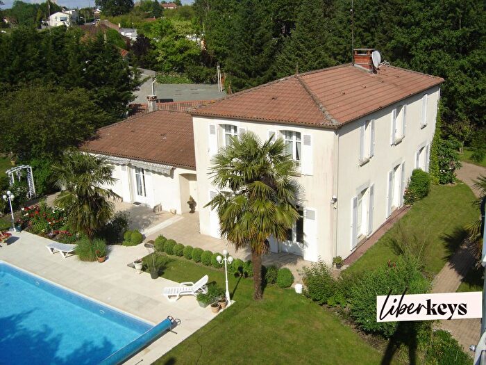 Maison à vendre - La Ferrière - 8 pièces - 5 chambres