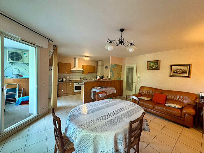 Appartement à vendre - Pau, Centre-ville - 3 pièces - 2 chambres