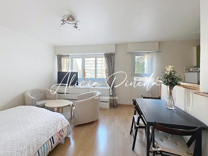 Asnières-sur-Seine, Gresillons, Voltaire : Appartement 1 pièce à vendre