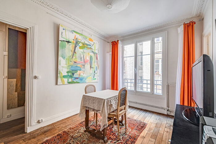 Appartement à vendre - Paris e , Porte de Clignancourt, Porte Montmartre, Moskowa - 2 pièces - 1 chambre