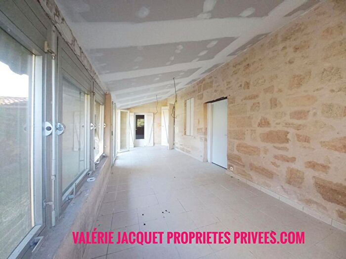 Maison à vendre - Lussac - 5 pièces - 3 chambres