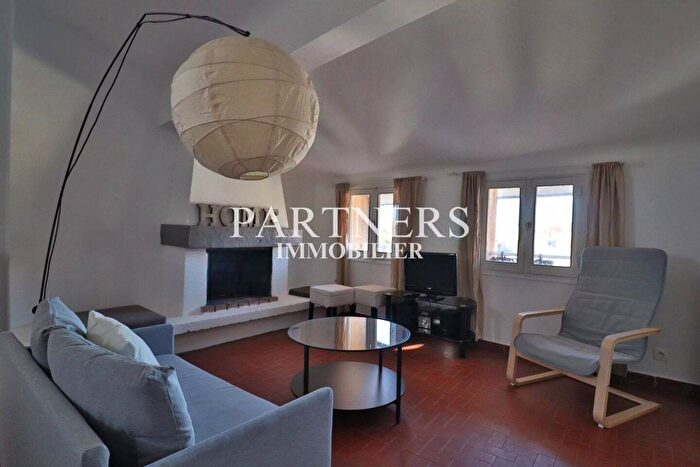 Appartement à louer - Centre Ville, Aix-en-Provence - 2 pièces - 1 chambre