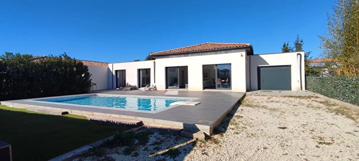 Maison à vendre - La Londe-les-Maures, Centre-ville - 5 pièces - 4 chambres