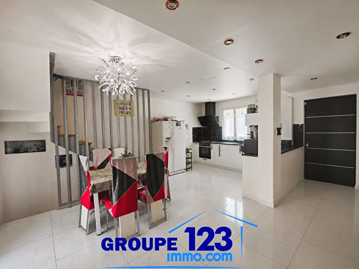 Maison 4 pièces à vendre à Cézy