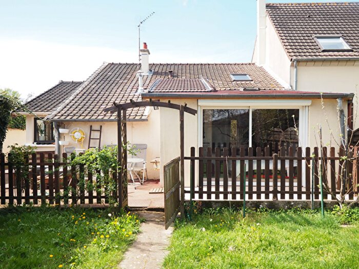 Maison 4 pièces à vendre à Fontenay-le-Fleury, Sables, Démènerie