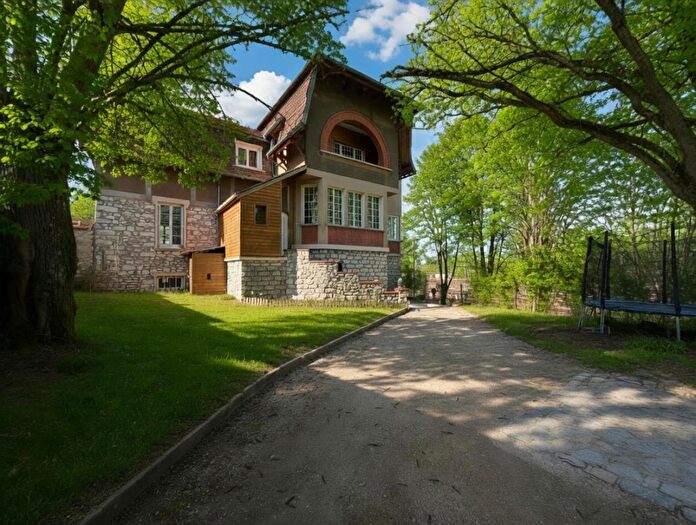 Maison à vendre - Veneux-les-Sablons - 9 pièces - 5 chambres