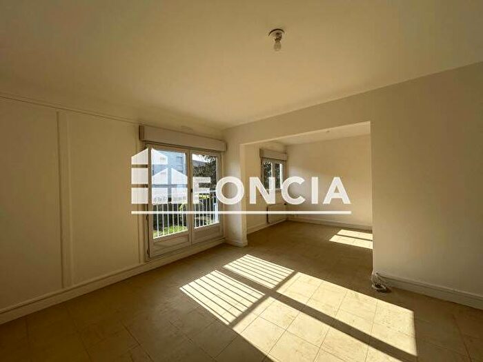 Appartement à louer - Saint-André-de-Corcy - 3 pièces - 2 chambres