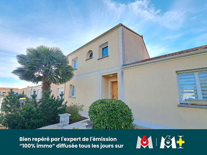 Maison à vendre - Sainte-Pazanne - 8 pièces - 5 chambres