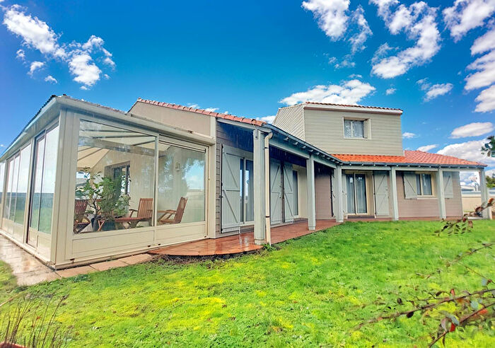 Maison à vendre - Saint-Julien-de-Concelles - 7 pièces - 5 chambres