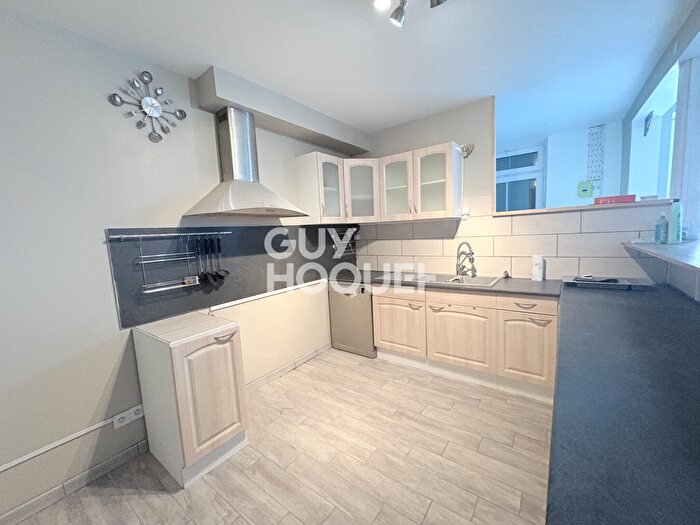 Maison à louer - Saint-Germain-de-Marencennes - 4 pièces - 3 chambres