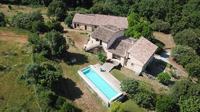 Maison 18 pièces à vendre à Saint-Hilaire