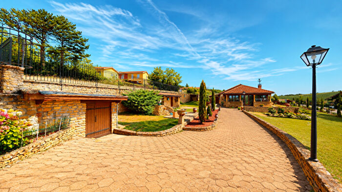 Maison 5 pièces à Saint-Jean-des-Vignes, à vendre