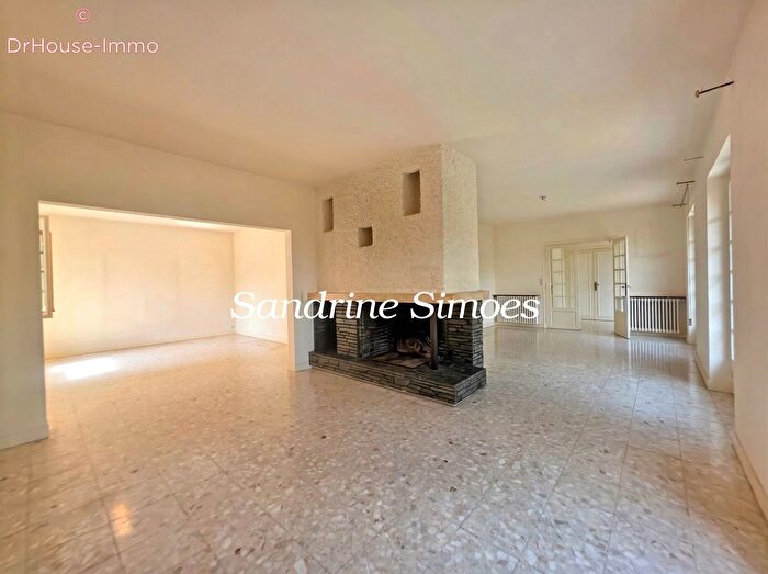 Maison 8 pièces à Montmorillon, à vendre