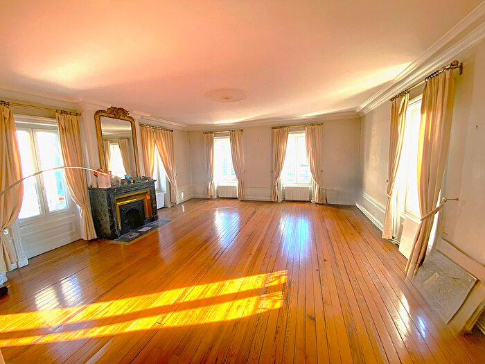 Appartement à vendre - Villefranche-sur-Saône, Centre-ville - 7 pièces - 5 chambres