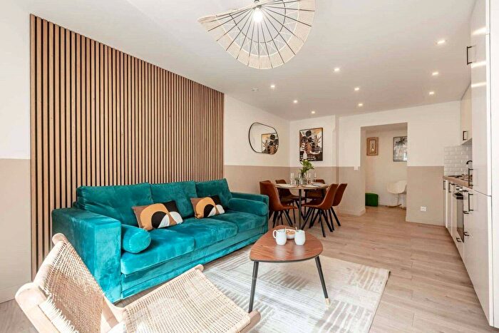 Appartement à louer - Vivienne-Gaillon, Paris ème arrondissement - 5 pièces - 3 chambres