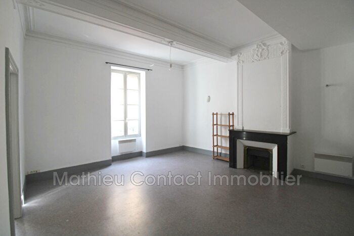 Appartement à louer - Nîmes, Ecusson, Arènes - 2 pièces - 1 chambre