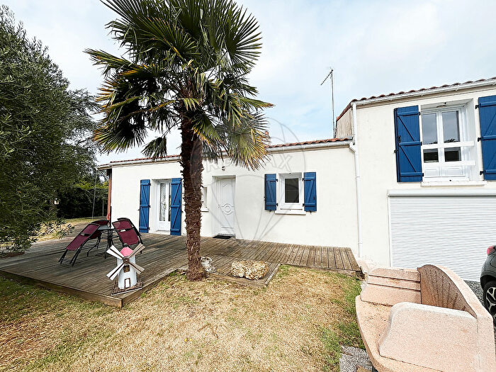 Maison à vendre - Saint-Romain-de-Benet - 6 pièces - 4 chambres