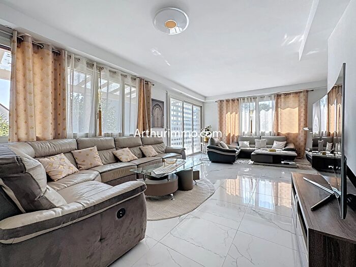 Maison à vendre - Villecresnes - 10 pièces - 7 chambres