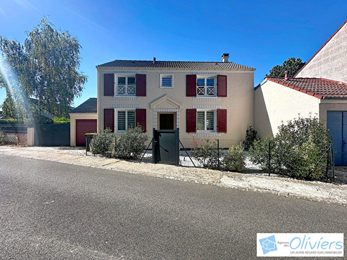 Voisins-le-Bretonneux : Maison 6 pièces à vendre