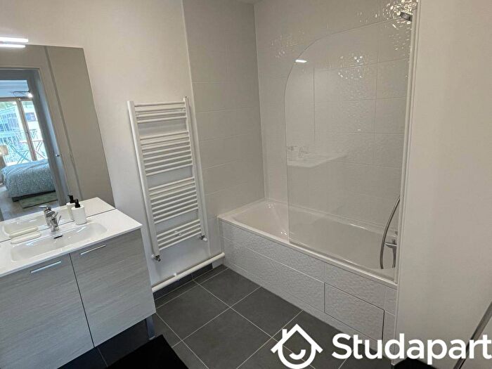 Appartement à louer - Bas Montreuil-République - 1 pièce - 1 chambre