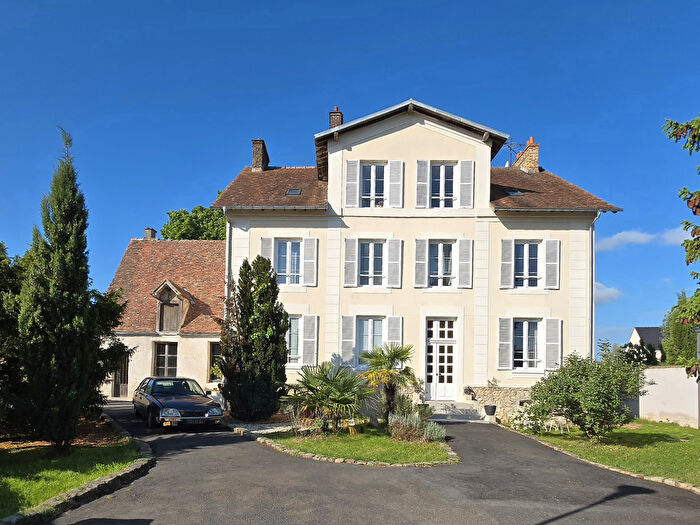 Maison à vendre - Brie-Comte-Robert, Centre-ville - 9 pièces - 5 chambres