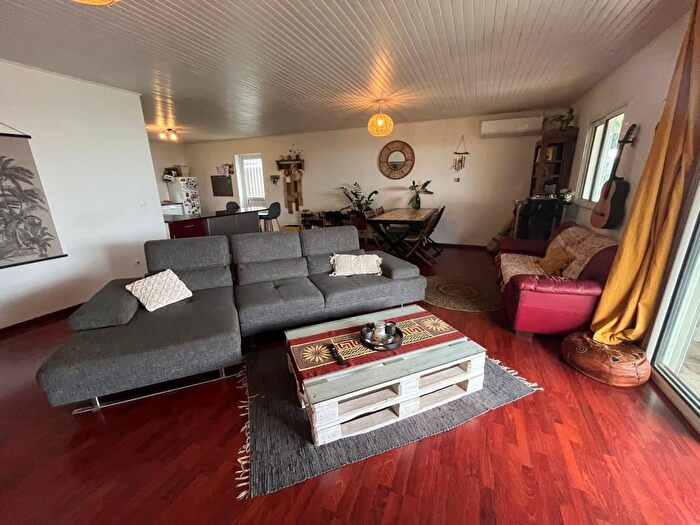 Maison à louer - Le Tampon, Centre-ville - 4 pièces - 3 chambres