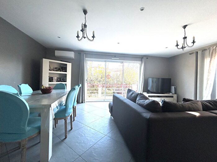 Maisons à vendre et appartements à louer - 1