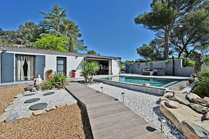 Maison à vendre - Nîmes, Terres de Rouvière, LEau Bouillie - 5 pièces - 4 chambres