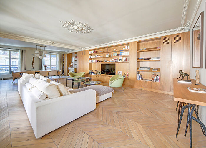 Appartement 4 pièces à vendre à Paris 7ème, Saint-Thomas d'Aquin, Bac, Musée d'Orsay