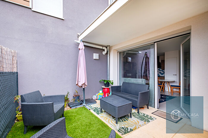 Appartement à vendre - Chassieu - 3 pièces - 2 chambres