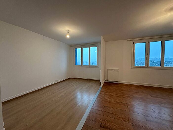 Appartement à louer - Centre Ville Ouest, Voiron - 4 pièces - 2 chambres