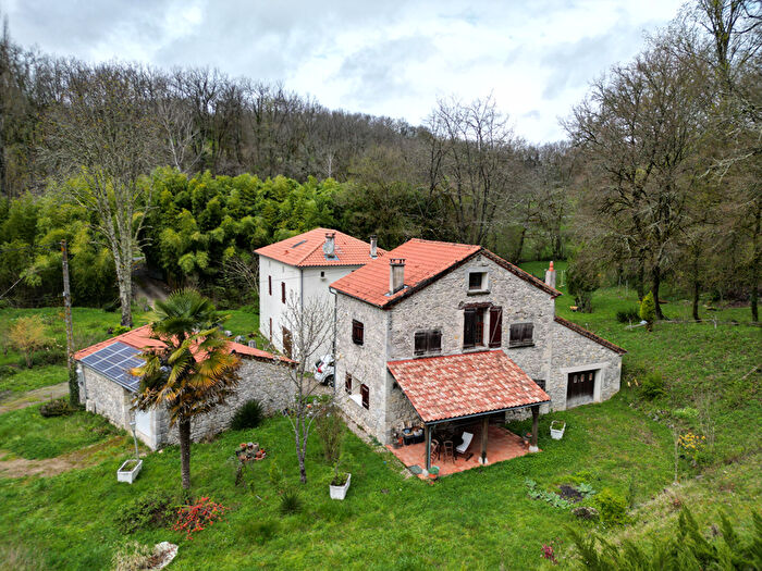Maison à vendre - Sauvagnas - 7 pièces - 4 chambres