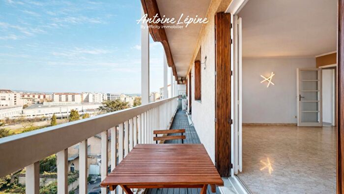 Villeurbanne, Ferrandière, Maisons Neuves : Appartement 5 pièces à vendre