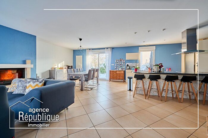 Maison à louer - Chaignay - 6 pièces - 4 chambres