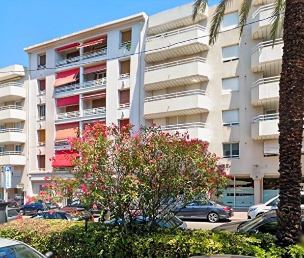 Appartement à vendre - Antibes, Coeur de ville - 3 pièces - 2 chambres