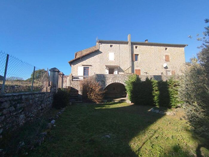 Maison à louer - Chandolas - 4 pièces - 3 chambres