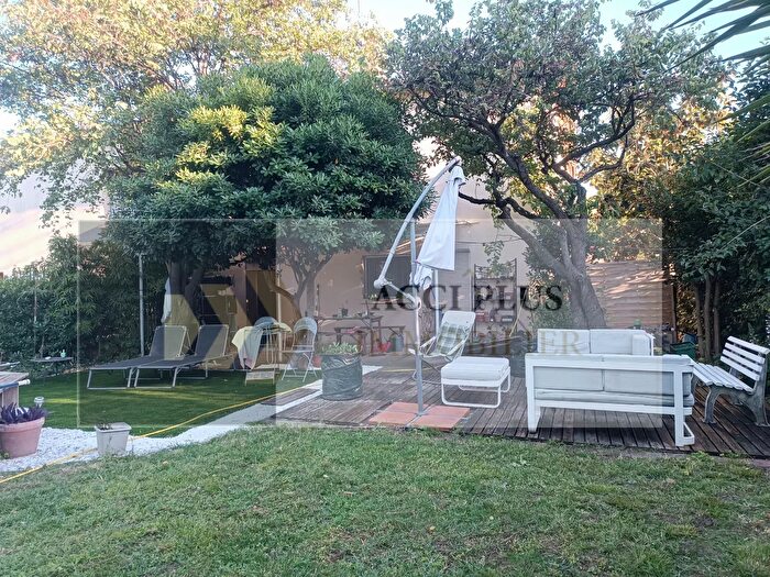 Maison à vendre - Nîmes, Grézan - 8 pièces - 5 chambres