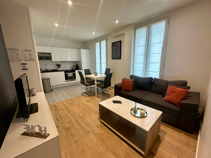 Appartement à louer - Courbevoie, Faubourg de lArche - 3 pièces - 2 chambres