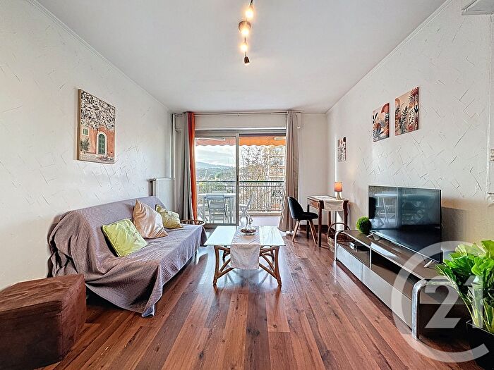 Appartement à vendre - Antibes, Antibes-les-Pins, Trianon, Le Fournel, Peyregoue - 2 pièces - 1 chambre