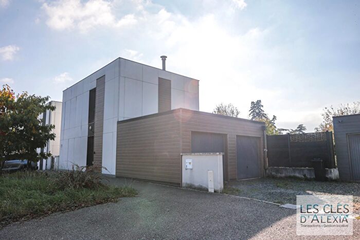 Maison à vendre - Saint-Andéol-le-Château - 4 pièces - 3 chambres