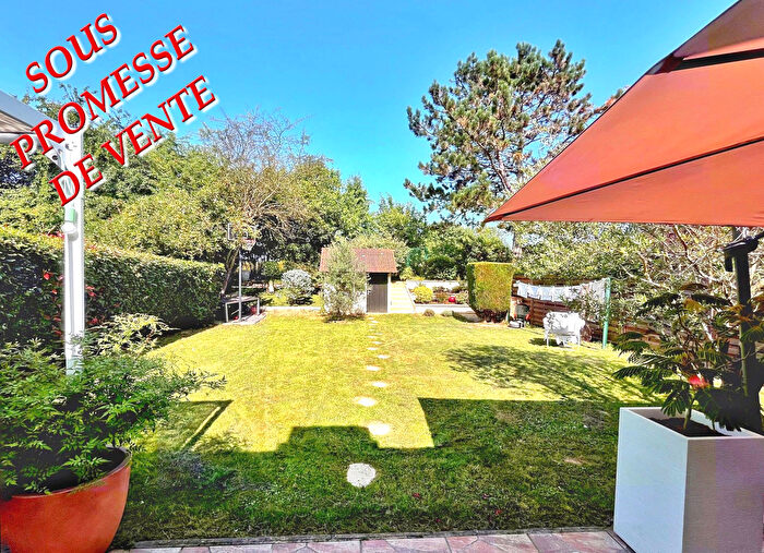 Maison à vendre - Magny-les-Hameaux - 6 pièces - 4 chambres