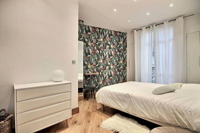 Appartement à louer - Ecole Militaire, Paris ème arrondissement - 2 pièces - 2 chambres