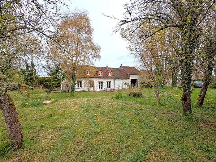 Maison 5 pièces à Saint-Aubin-Château-Neuf, à vendre