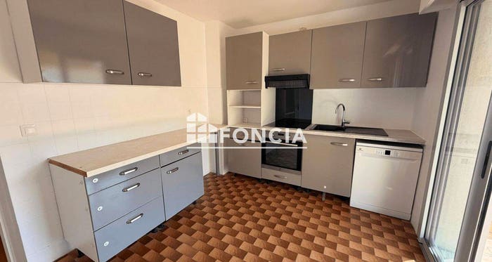 Centre Ville, Saint-Laurent-du-Var : Appartement 3 pièces à louer