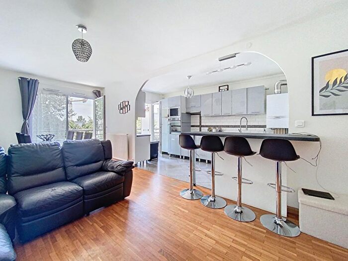 Appartement à vendre - Guyancourt, Villaroy - 3 pièces - 2 chambres