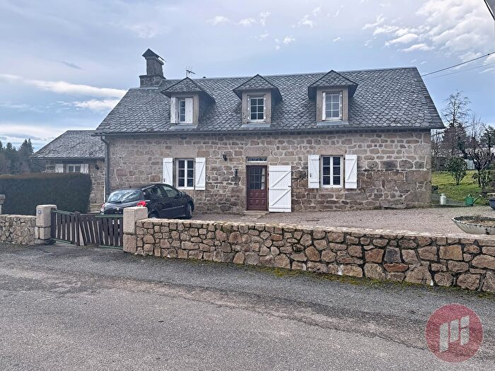 Maison à vendre - Vitrac-sur-Montane - 5 pièces - 4 chambres