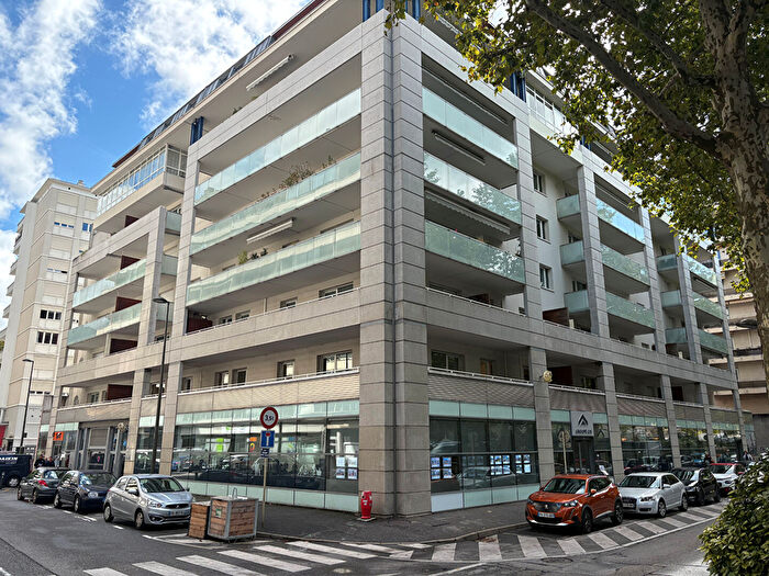 Appartement à vendre - Chambéry, Centre-ville - 2 pièces - 1 chambre