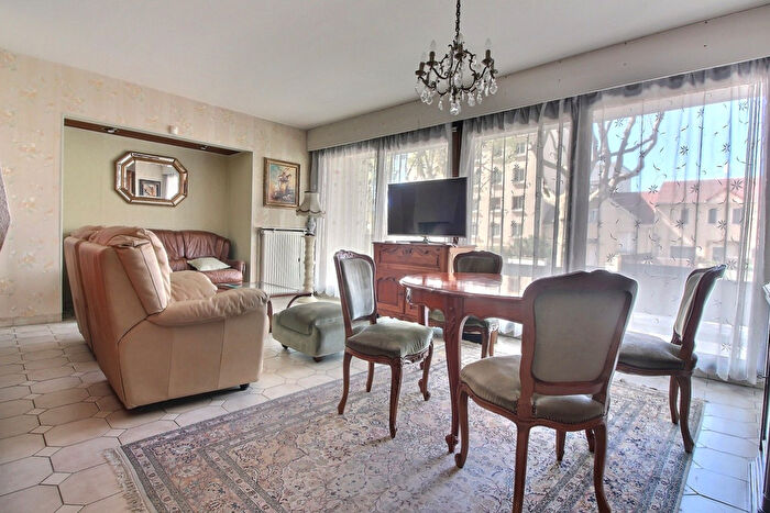 Lîle-Saint-Denis, Centre Sud : Appartement 4 pièces à vendre