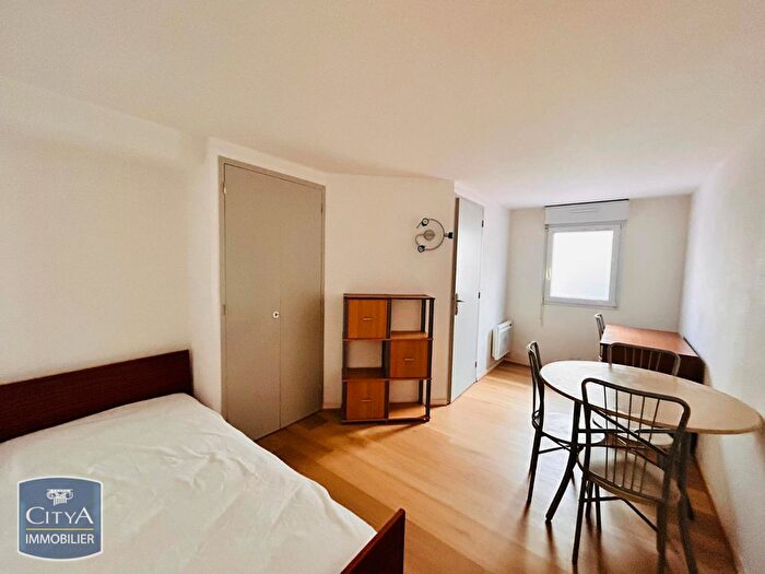 Appartement 1 pièce à Laval, Hilard, à louer